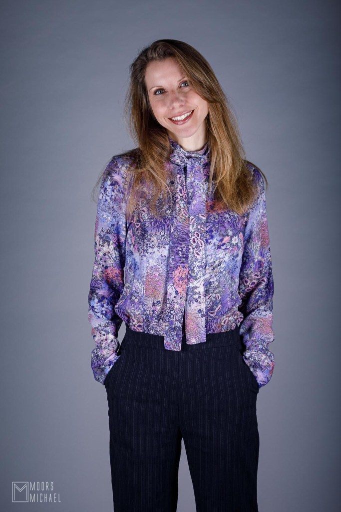 Lovely Lova – trial and error – Girls in Uniform