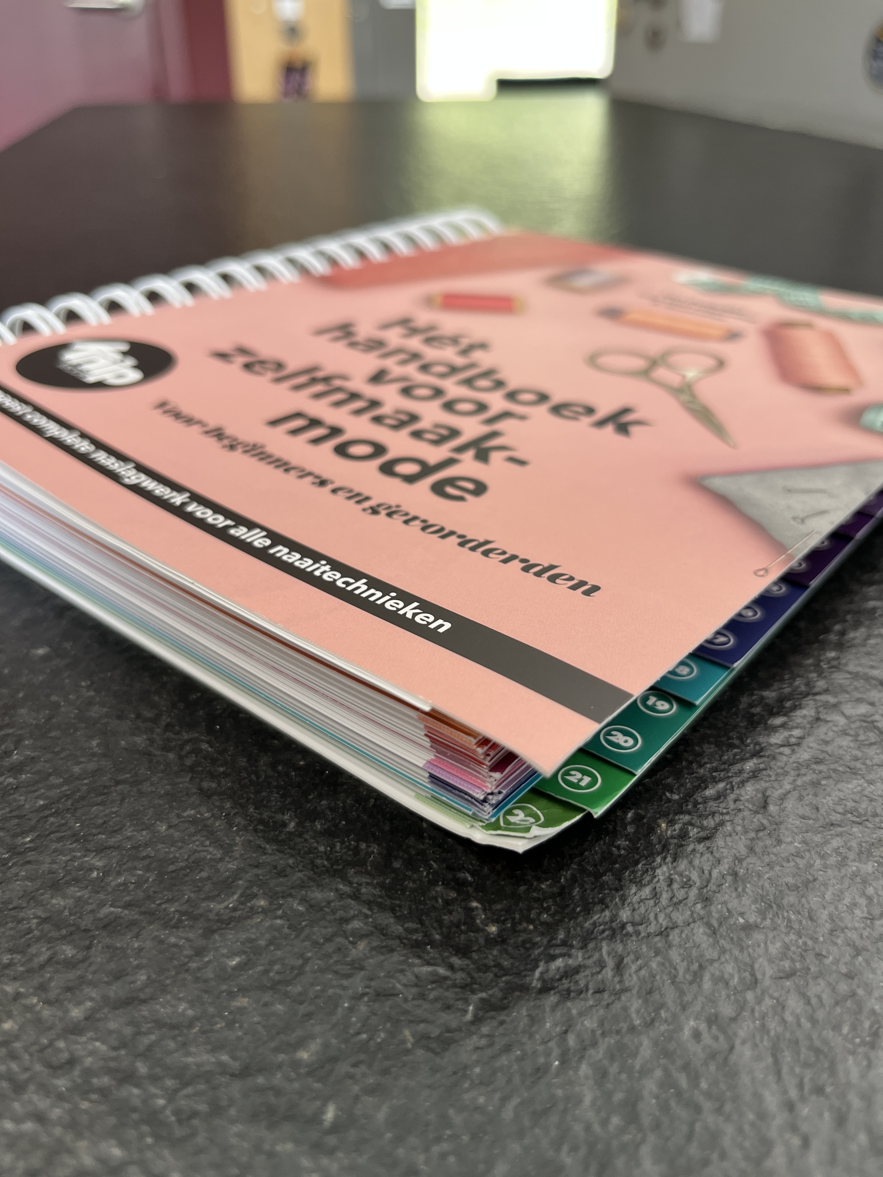 Gelezen en goedgekeurd – hét handboek voor zelfmaakmode – Knipmode ...