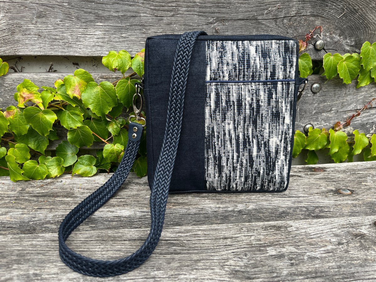 Lil’Stinger – een patroontje van Girls in Uniform – Girls in Uniform